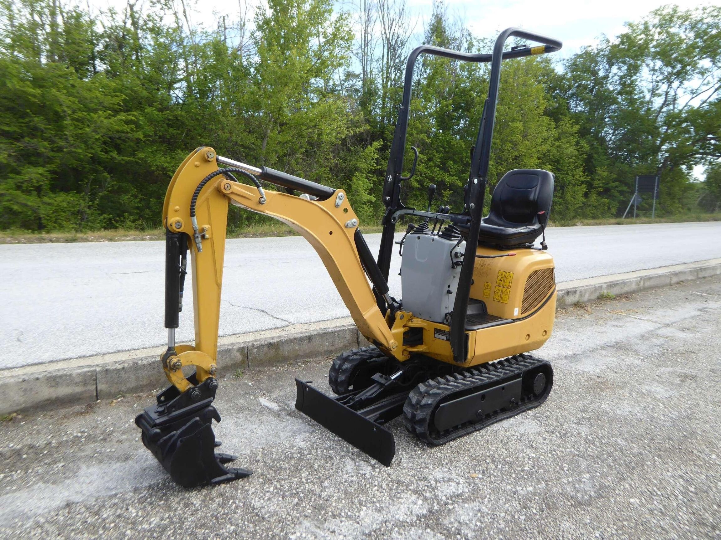 Highly Reliable Mini Excavator 300.9d 0.9ton Operating Weight 9.6 Kw ...