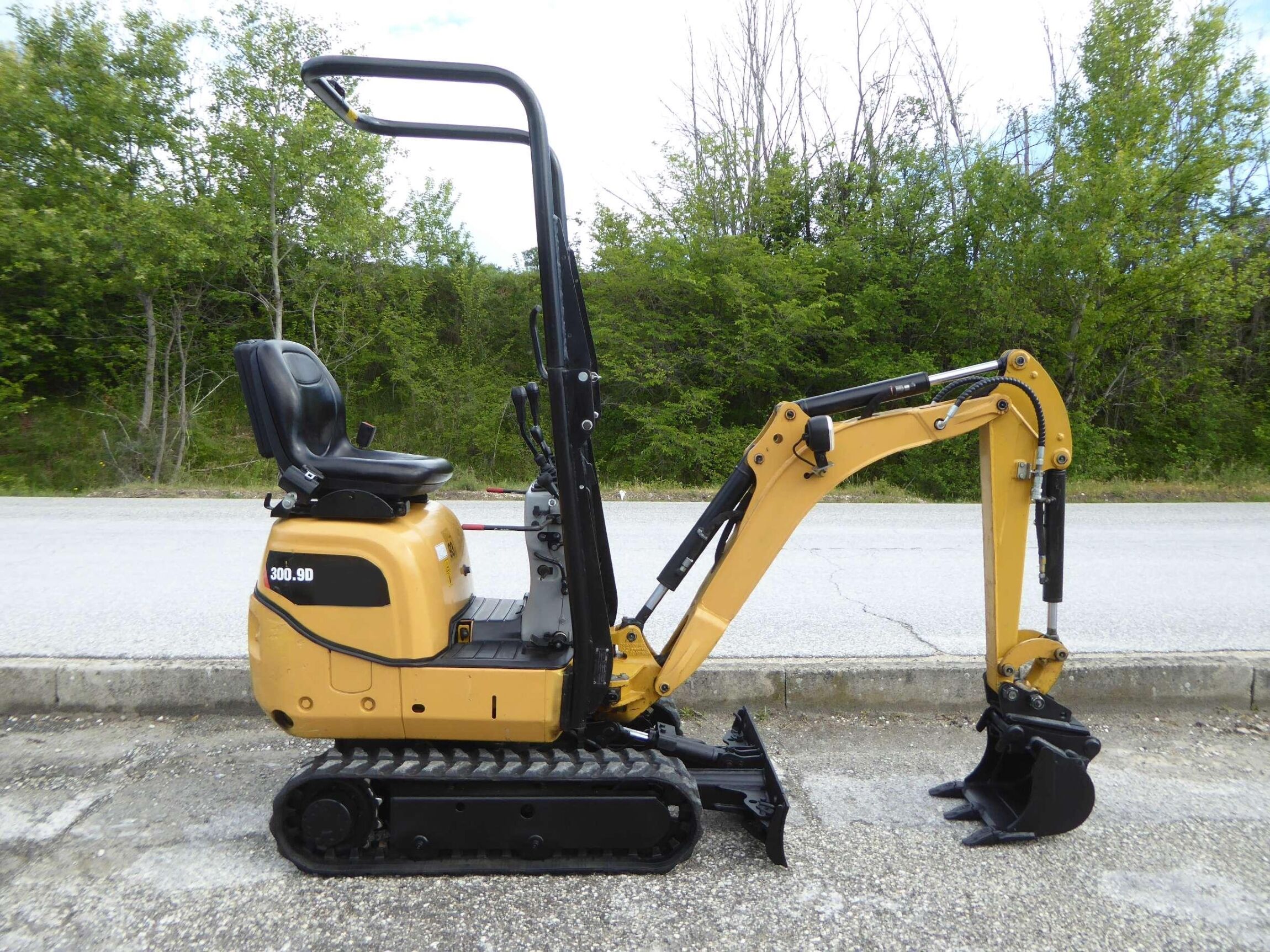 Highly Reliable Mini Excavator 300.9d 0.9ton Operating Weight 9.6 Kw ...