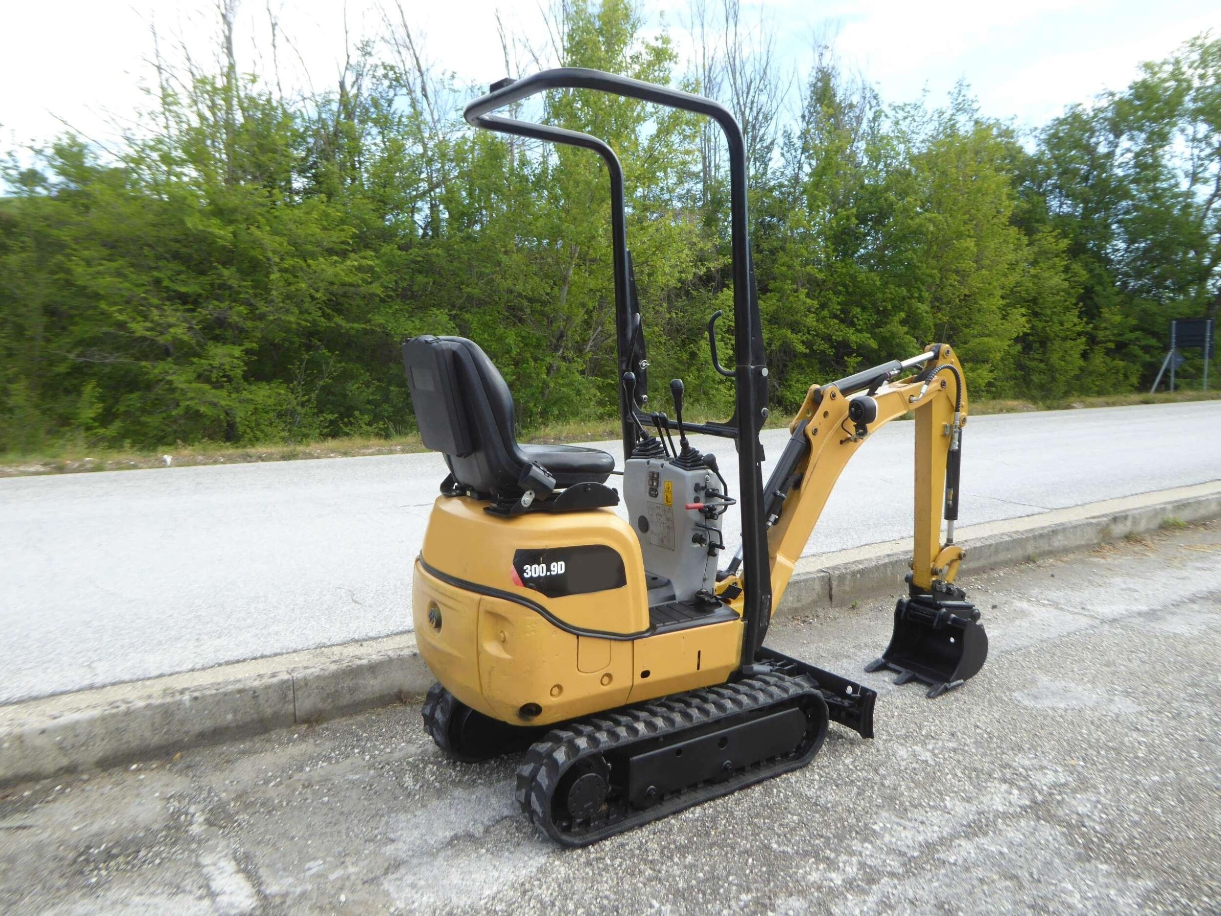 Highly Reliable Mini Excavator 300.9d 0.9ton Operating Weight 9.6 Kw ...