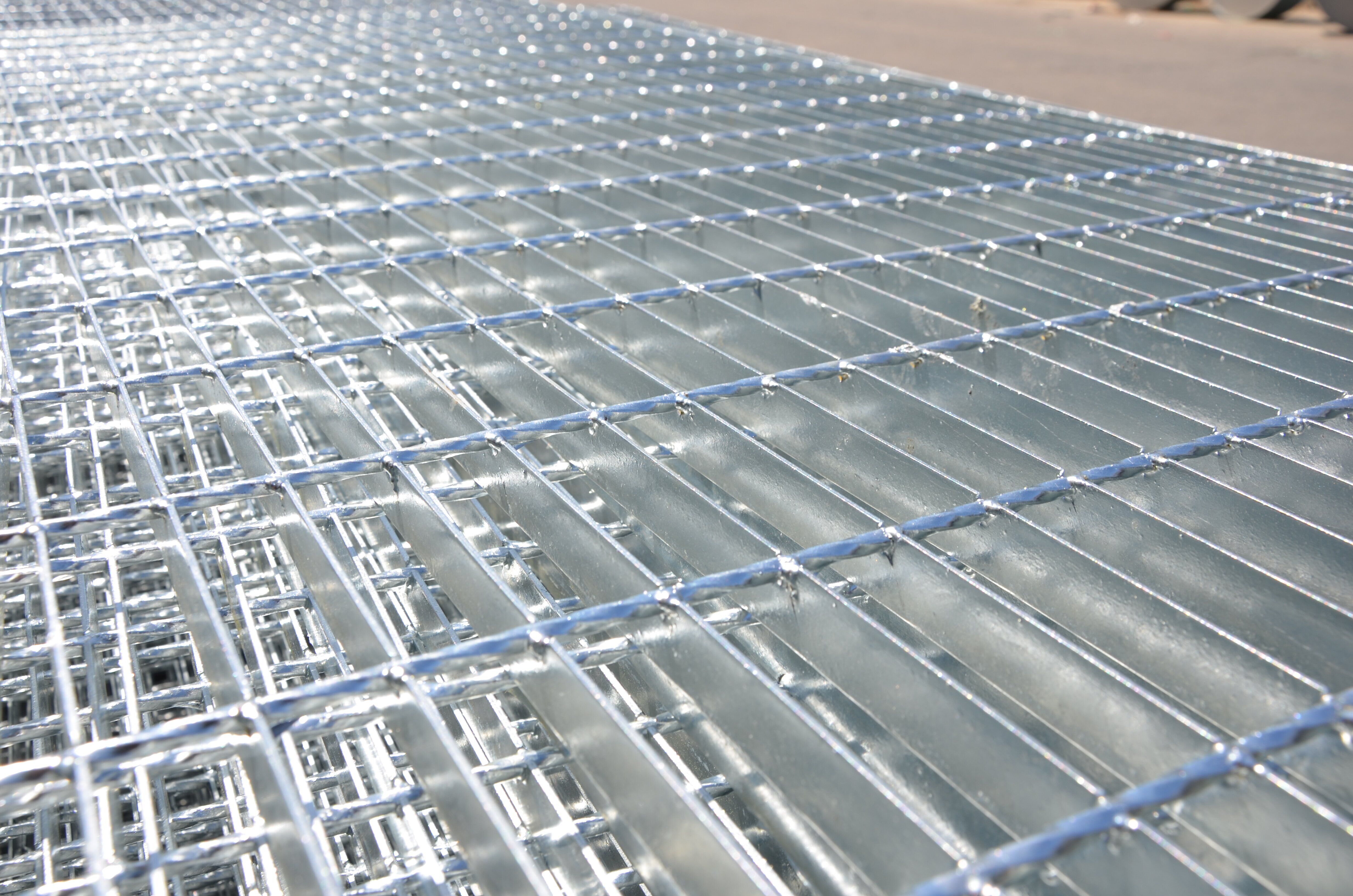 Custom Steel Grating Panels For Walkways, Platforms & Drainage Systems ...