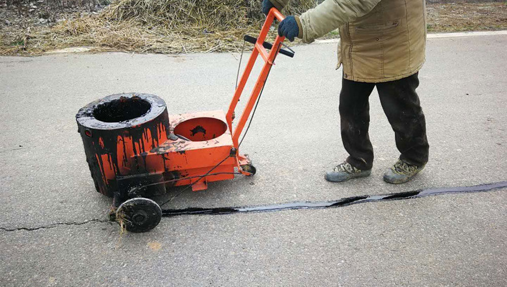 Bitumen Filling Sealant For Asphalt Road Crack Repair - Buy China ...