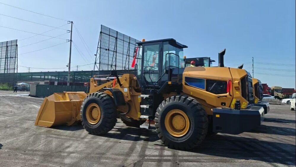 Brand New Hydraulic 5.5 Tons Heavy Wheel Loader Sem656g For Hot Sale ...
