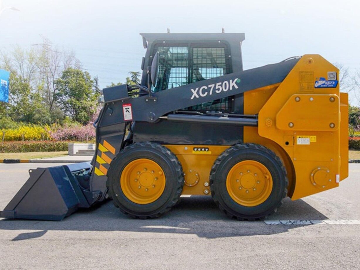 High Quality Small Skid Steer Loader Xc7-sr12 Power Earthmoving Machine ...