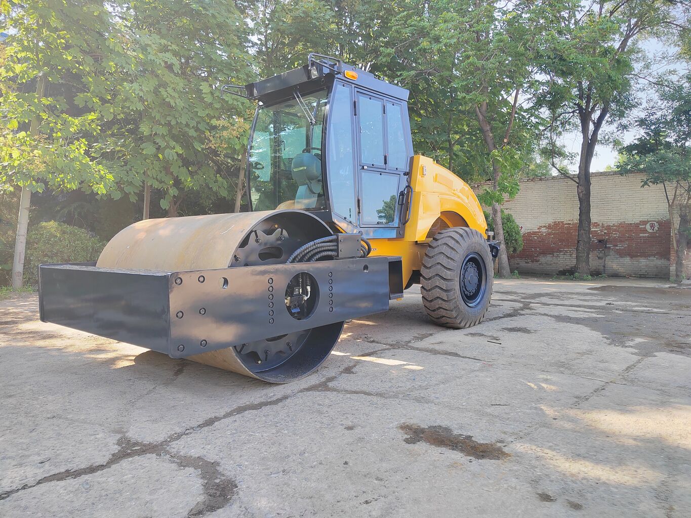 Factory Price China Roller 12 Tons Hydraulic Drive Road Roller ...