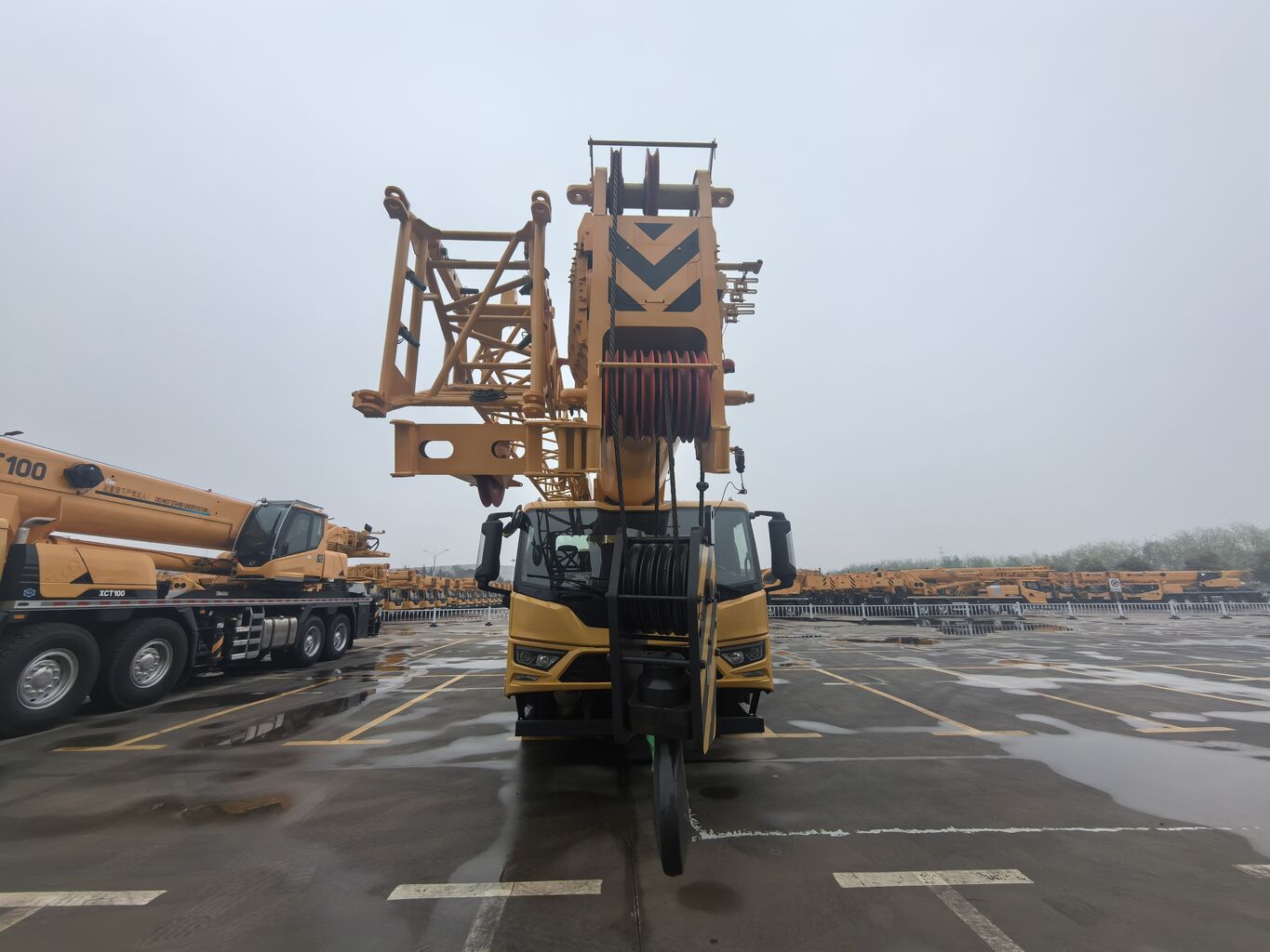 Advanced 80t Engine Powered Truck Crane With Extended Reach For Multi ...