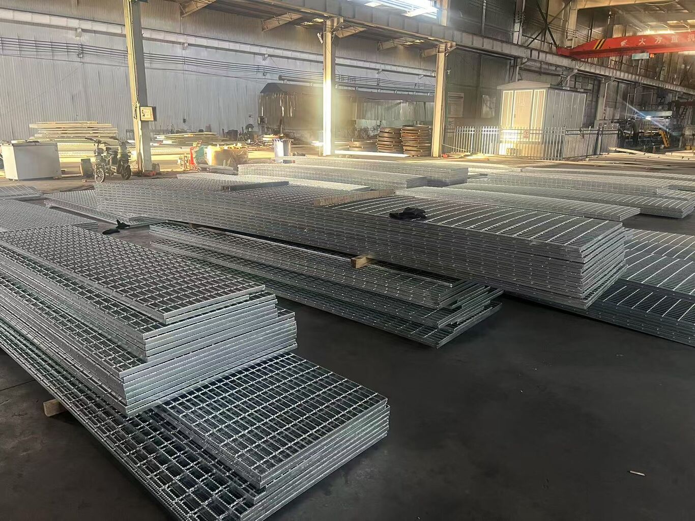 Anti-slip And Light-transmitting Grating For Factory Platforms Steel ...