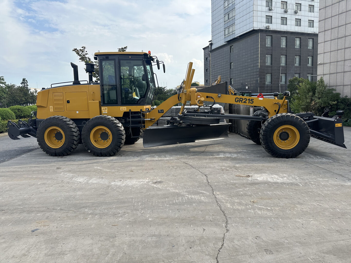 High Efficiency China Brand Gr215 215hp Motor Grader Heavy Model ...